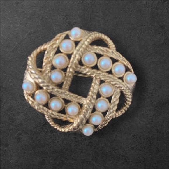 Vintage | Jewelry | Vintage Circa 928 Faux Pearls Gold Tone Love Knot ...